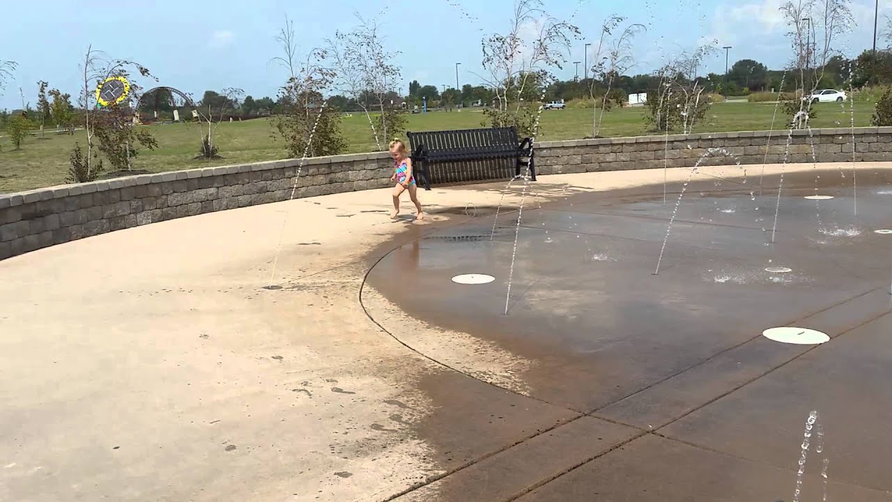 Splash pad at Southwind Park :Jayleigh - YouTube