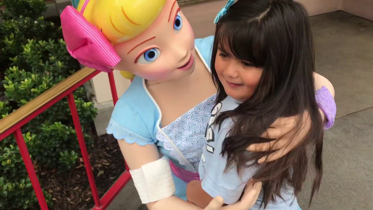 Sofias day at Disney California Adventure Part 1. - YouTube