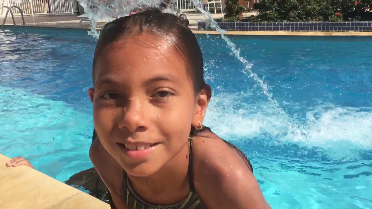 Dia na piscina - YouTube