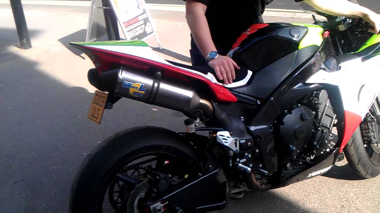 Yamaha R1 Leo Vince exhaust - YouTube