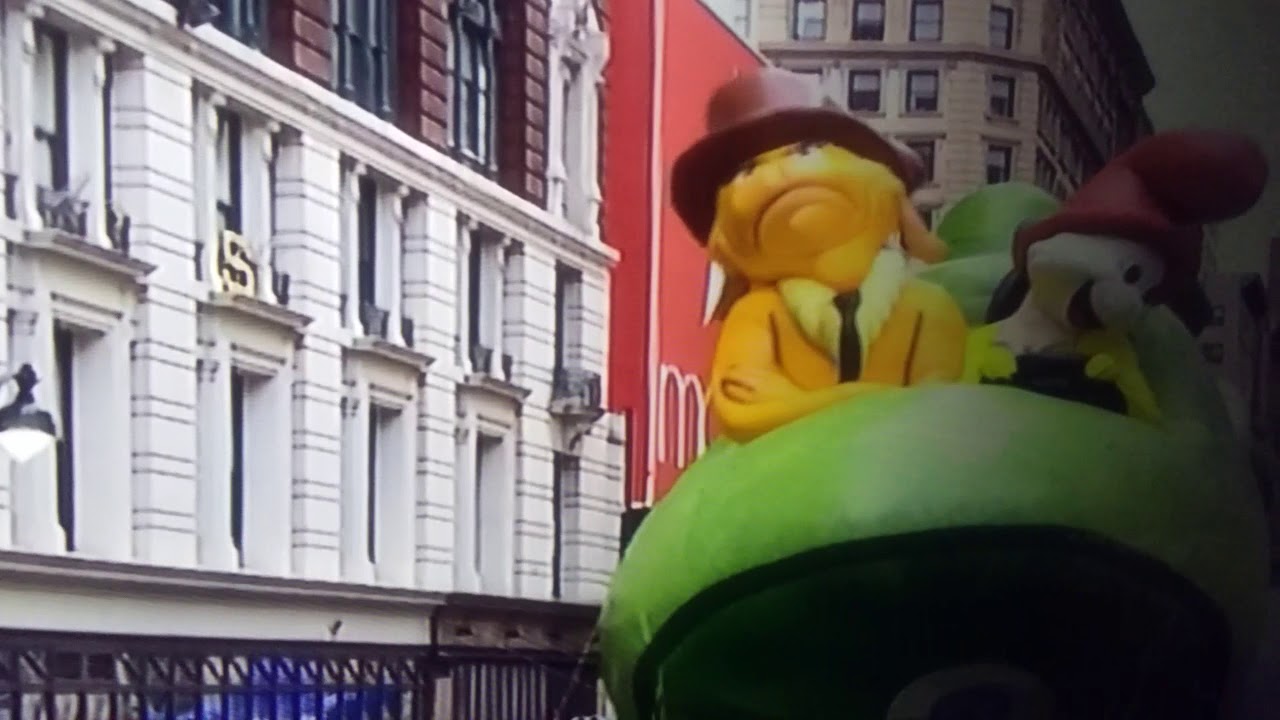Dr Seuss Green Eggs And Ham Float At The 93rd Annual Macy's ...