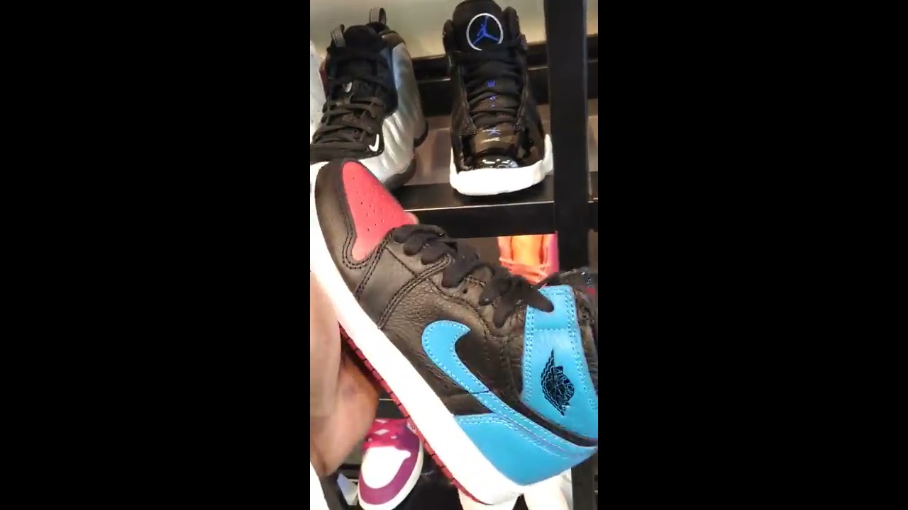 Toddler Jordan 1 UNC to Chicago sit on footaction - YouTube