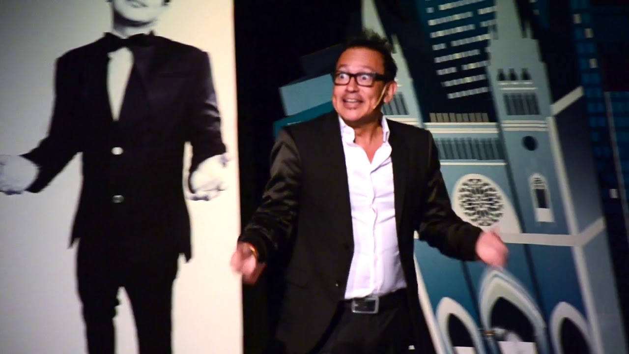 El show de David Reinoso - elteatro - YouTube