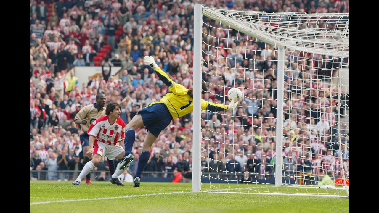 Best saves of goalkeepers in previous seasons #save #goalkeeper - YouTube