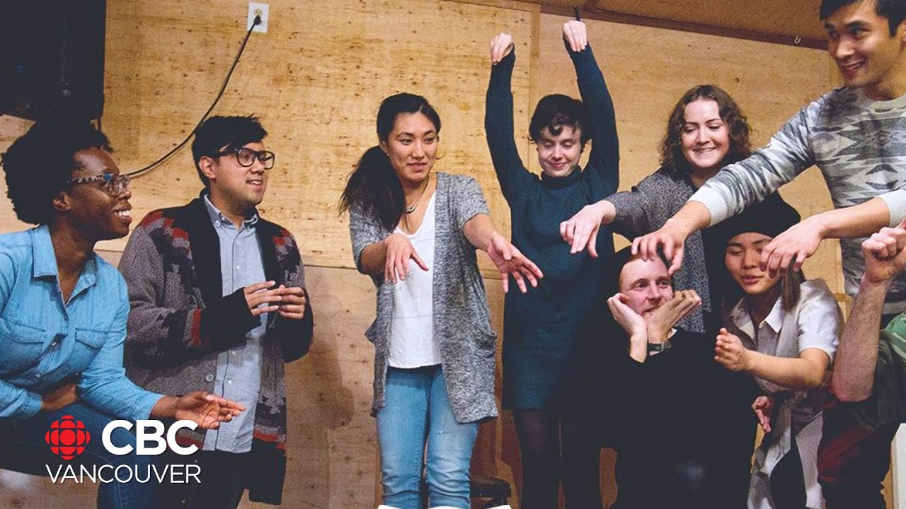 Free comedy class brings more diversity to the industry - YouTube