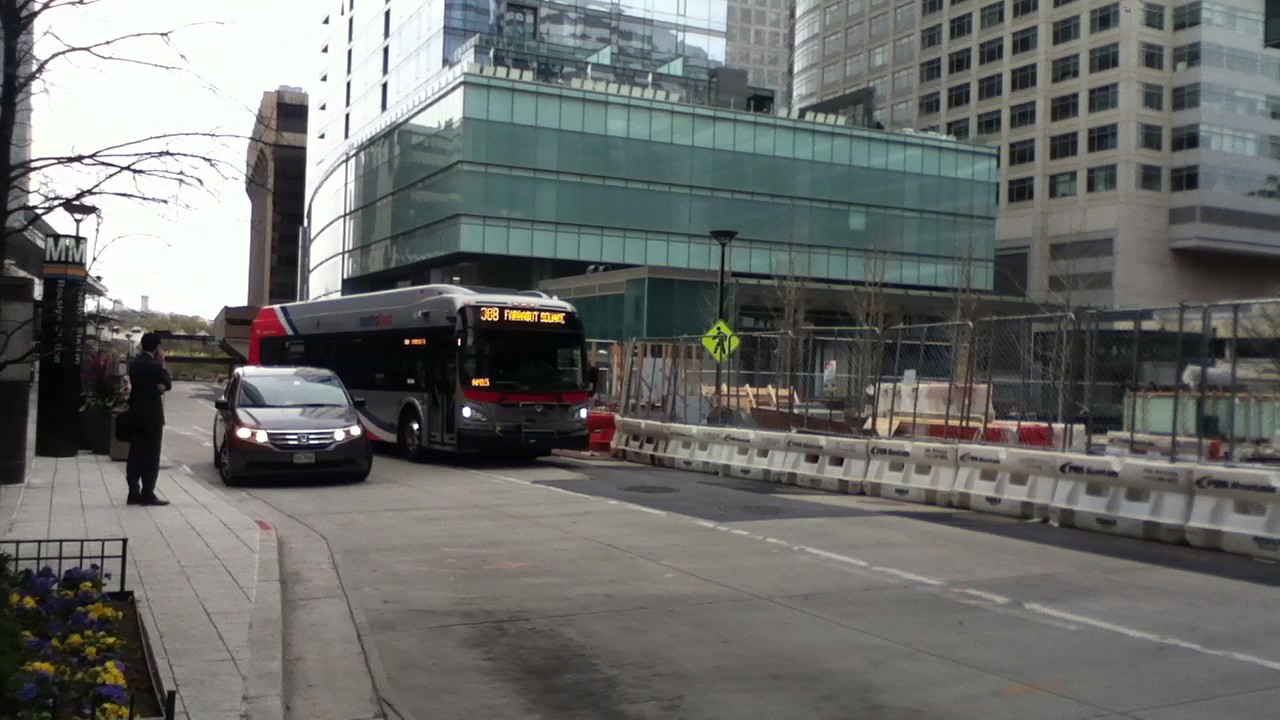 WMATA Metrobus 2011 New Flyer XDE40 #7192 on route 38B leaving Rosslyn ...