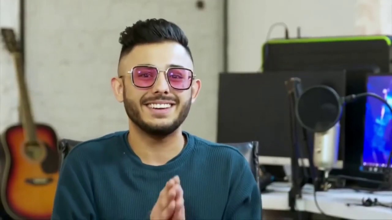 CARRYMINATI ROOM TOUR 1CR ka room setup - YouTube