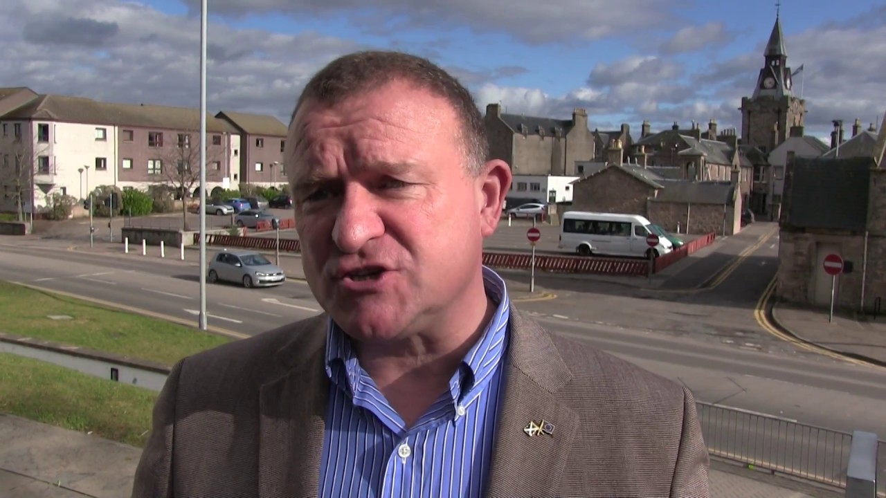 Drew Hendry MP speaking after meeting for European Citizens in Nairn ...
