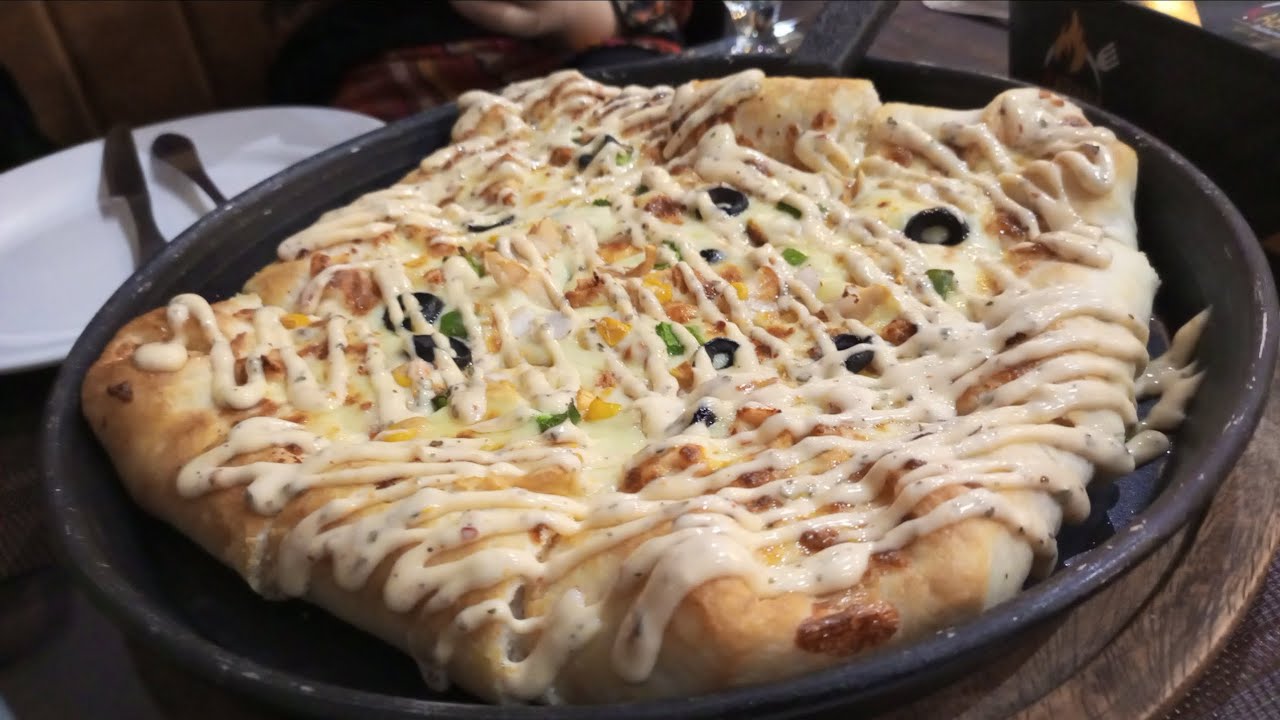 Restaurant style pizza recipe. Quick and easy recipe😋 - YouTube