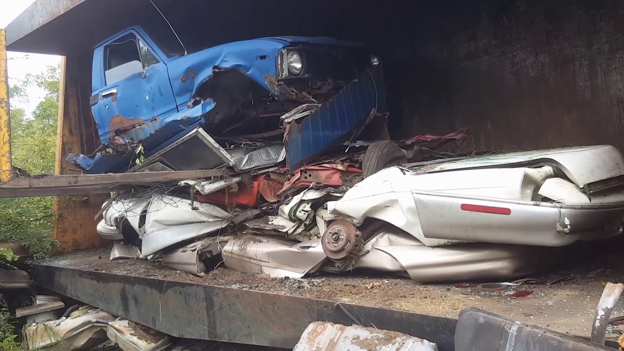 Car crusher crushing cars 34 - YouTube