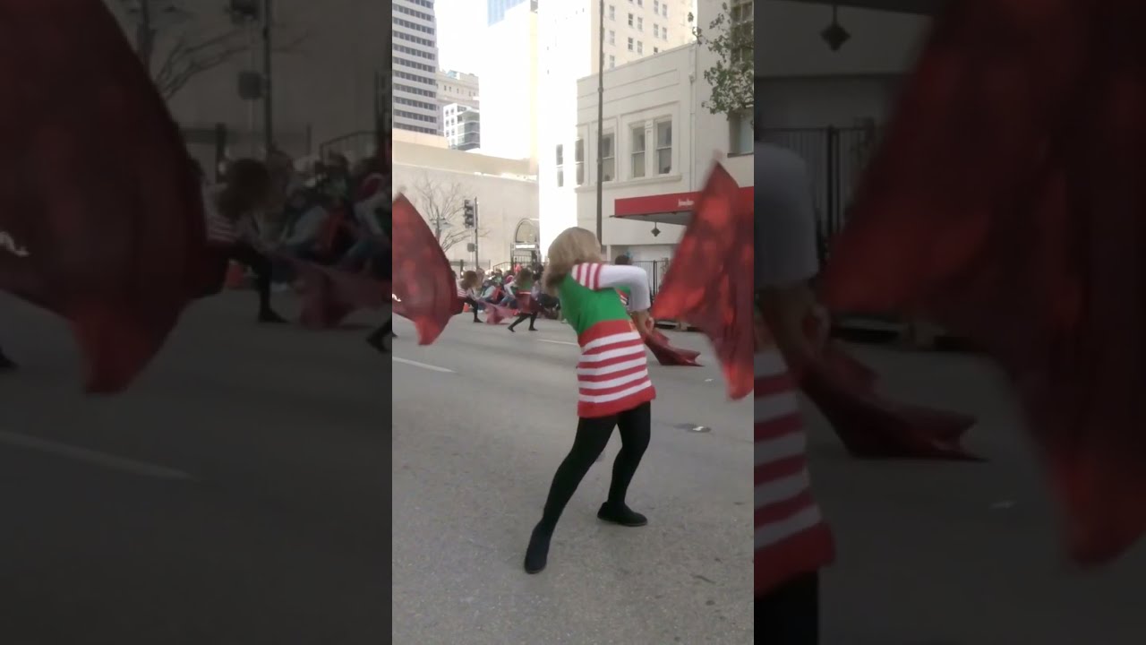 Girl baton throwing - flag throwing - parade - YouTube