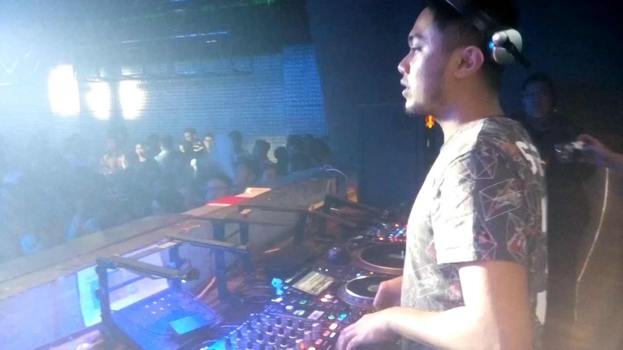 DJ ANGGER DIMAZ live equinox jakarta - YouTube