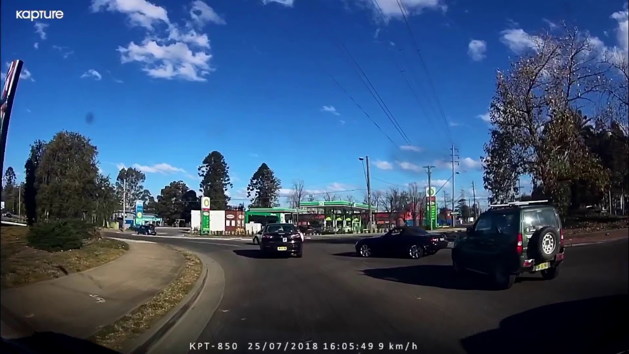 Penrith roundabout fail - YouTube