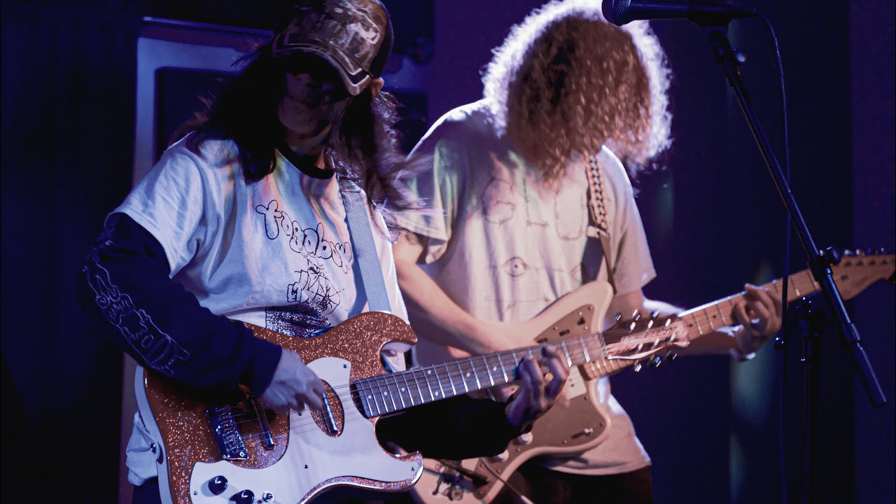 zzzahara live at The Scarlet Room - YouTube