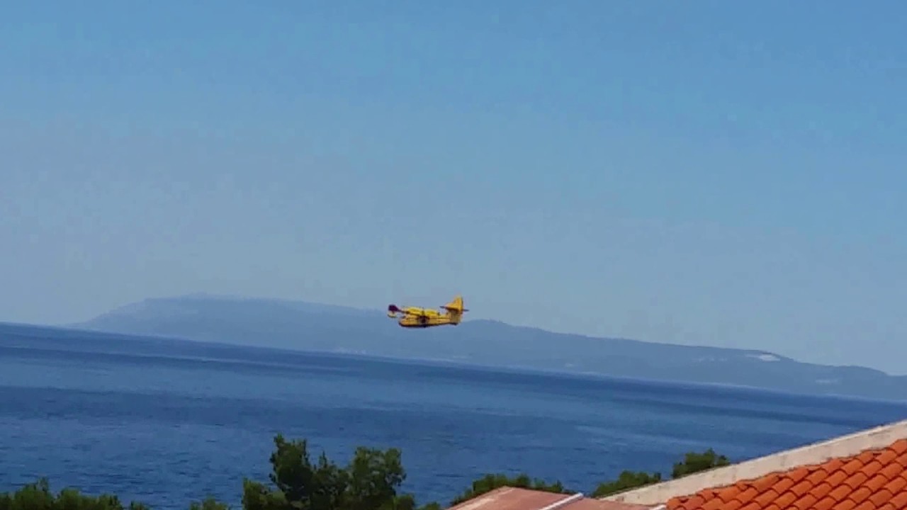 Bombardier 415's water bombing forest fire in Croatia 2017-06-19 - YouTube
