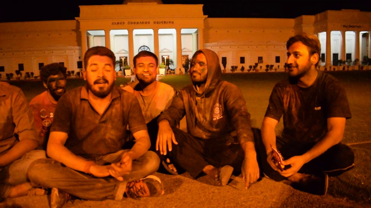 Holi in IIT Roorkee... - YouTube