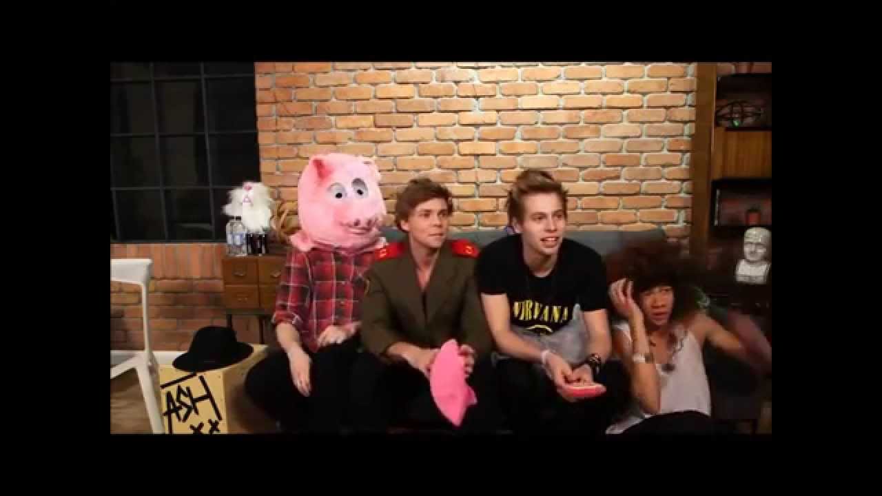 [5SOS FANS] 5 Seconds Of Summer Cake Live Streaming Moments #5 - YouTube