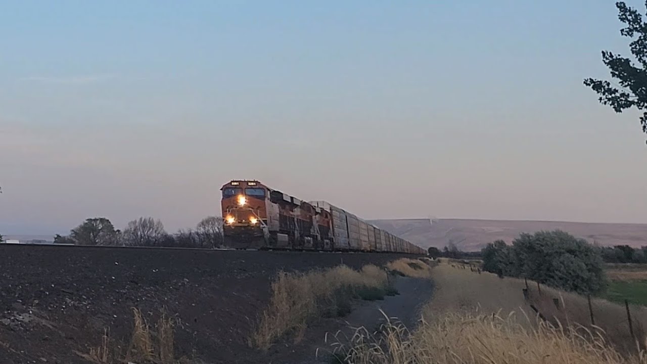 55 MPH BNSF Autorack Train with Awesome Sounding AC Motors at Cushman ...