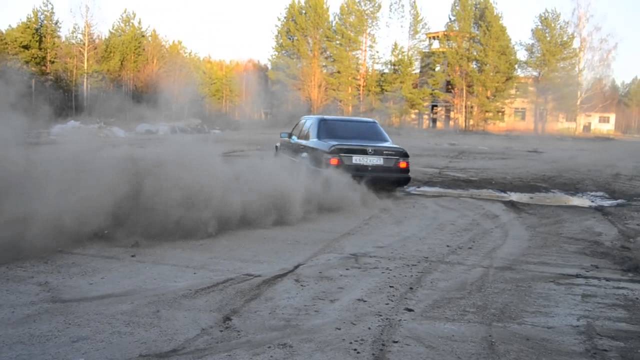Drift Mercedes-Benz W124 E260 - YouTube