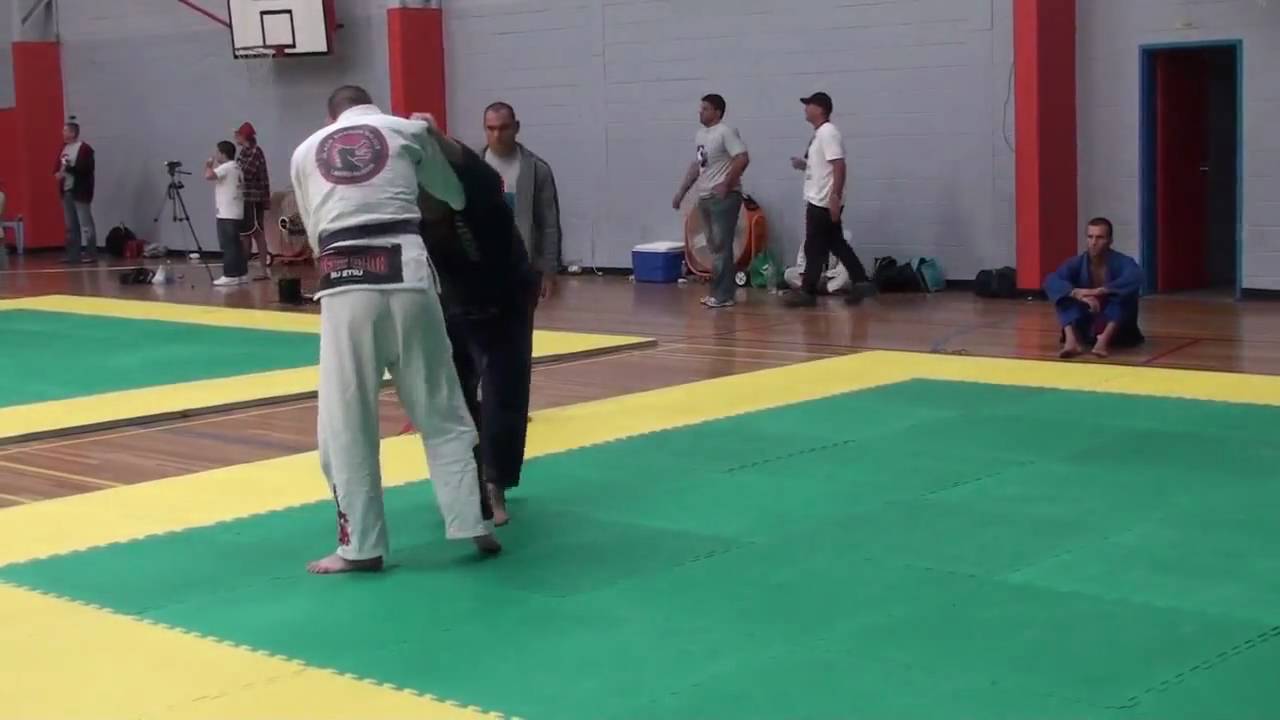 Marcus Collings vs Geordie Lavers-McBain - YouTube