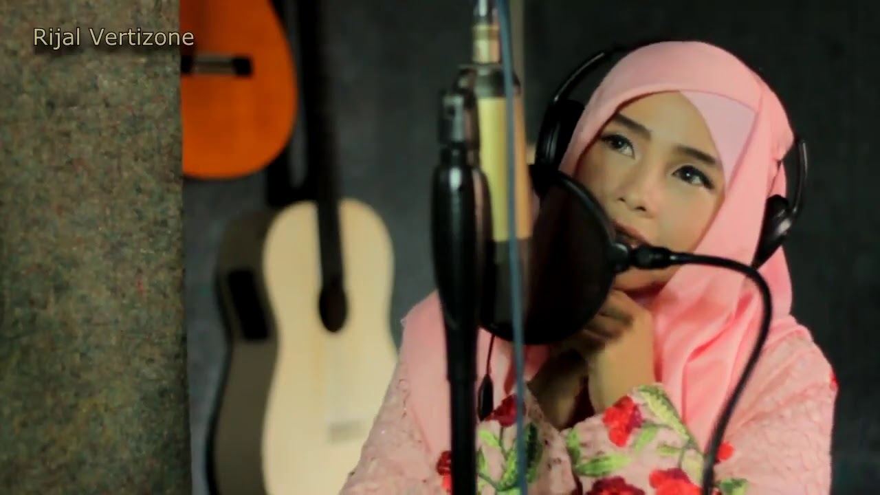 Wafiq azizah muhammad ibni abdillah - YouTube