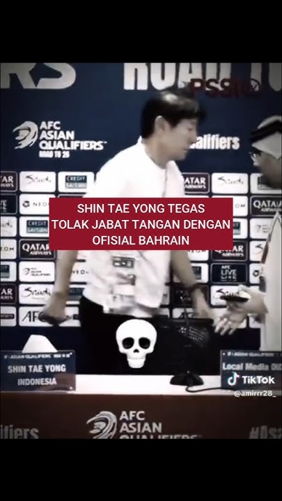 Shin tae yong menolak jabat tangan ofisial Bahrain #timnasindonesia #indonesiavsbahrain - YouTube