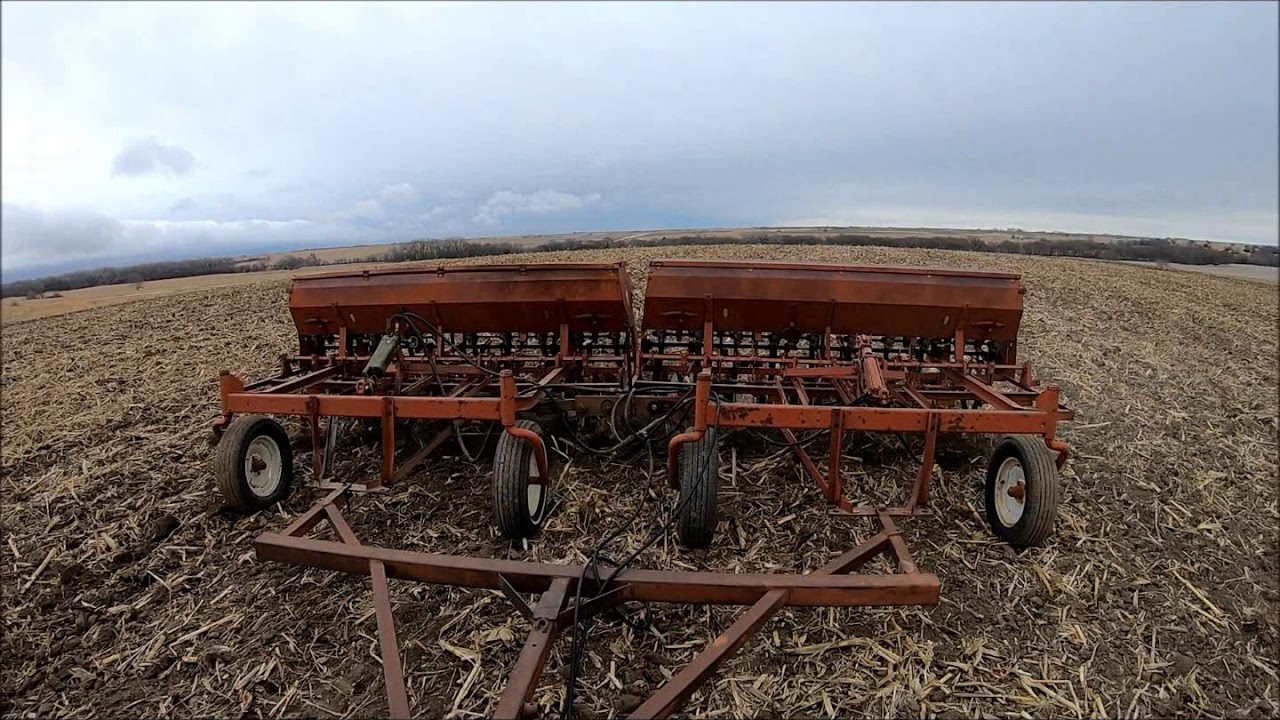 Farmin with Glenn: Drilling Oats - YouTube