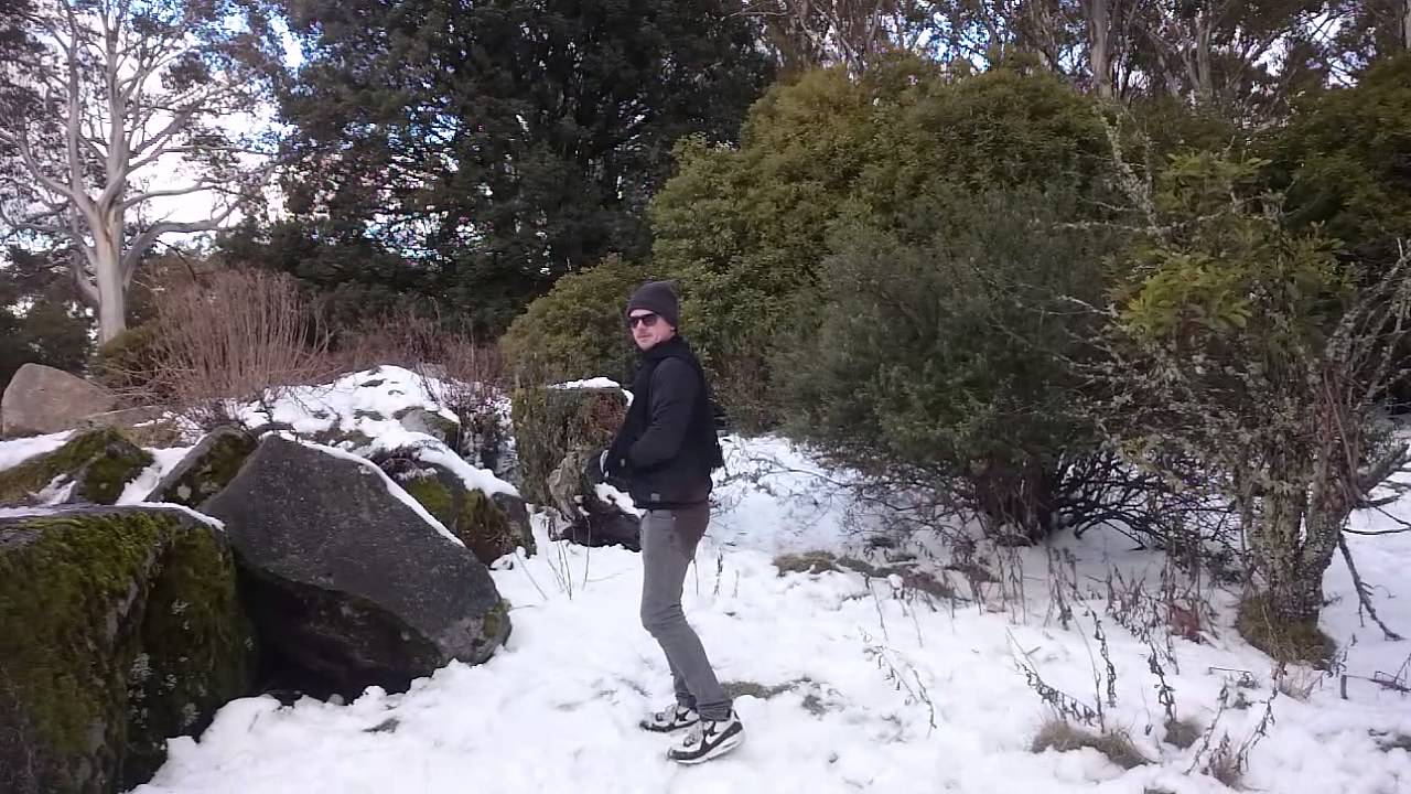 Slow motion Snowball to the face - YouTube