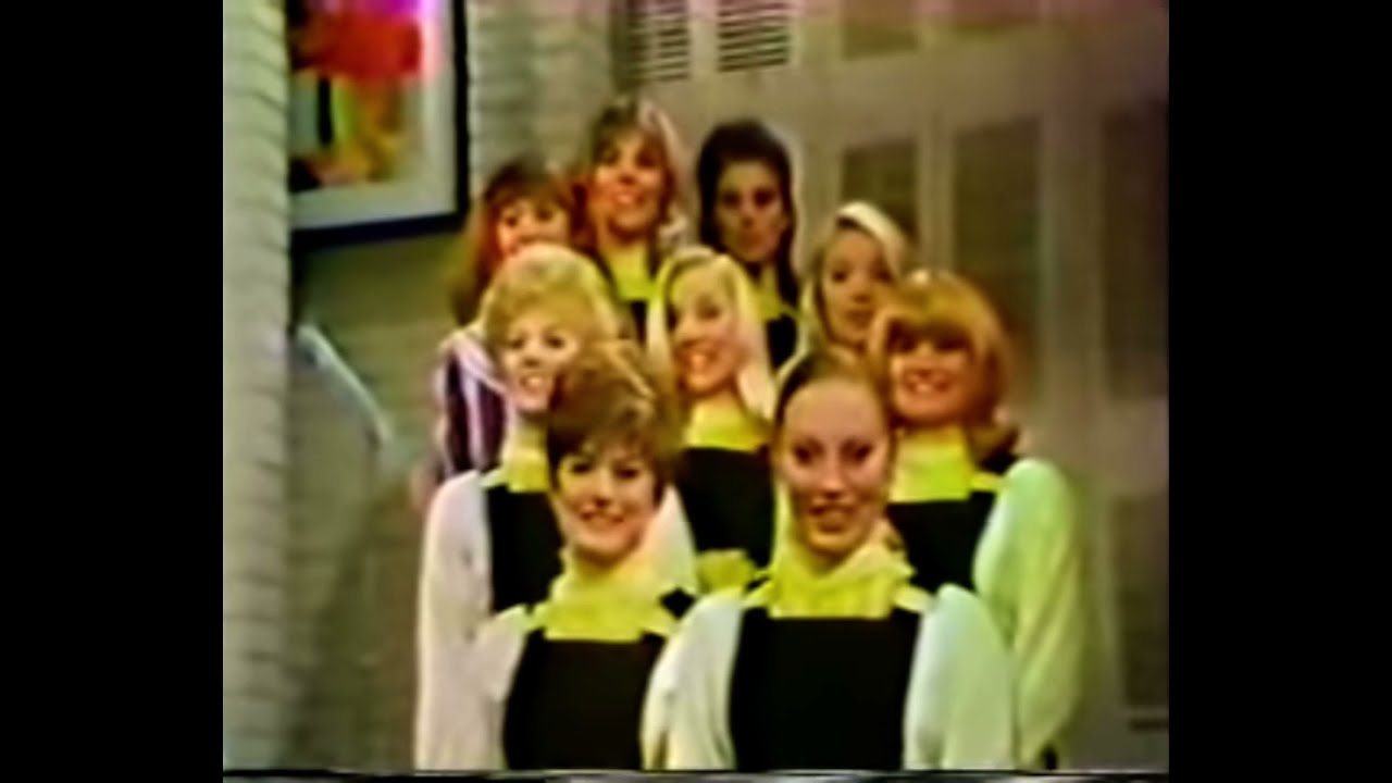 Dean Martin and The Golddiggers Medley LIVE - YouTube