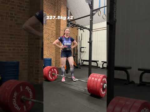Powerlifter Sophia Ellis Deadlifts Whooping 227.5-kg (501.6-lb) For a ...