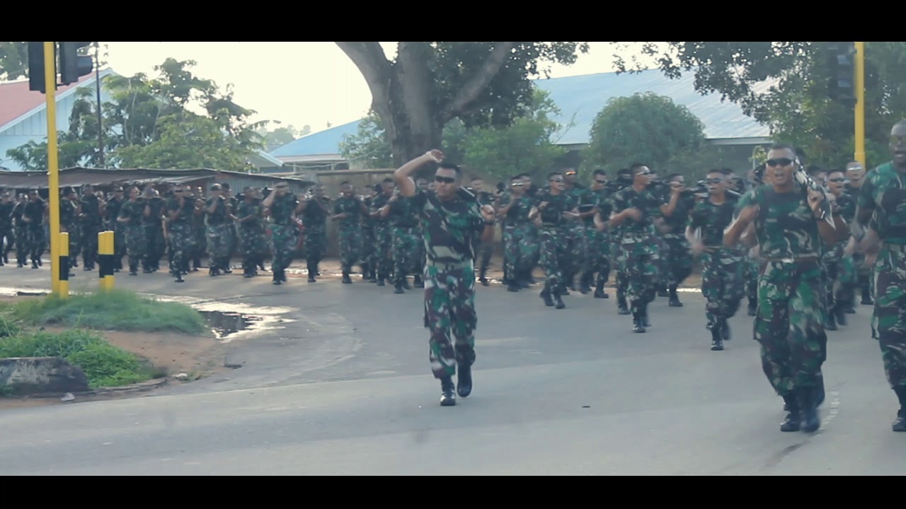 Lari gembira yonif 755/yalet - YouTube