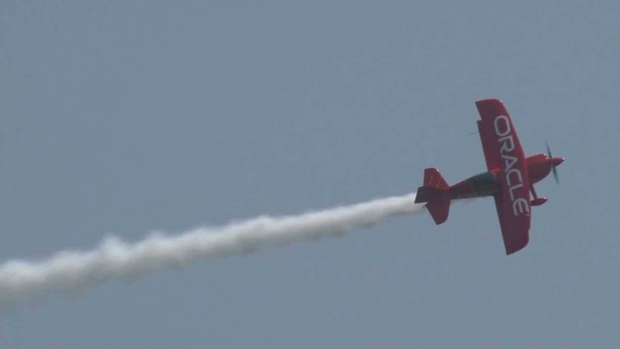 2012 Jones Beach Airshow - Sean Tucker - YouTube