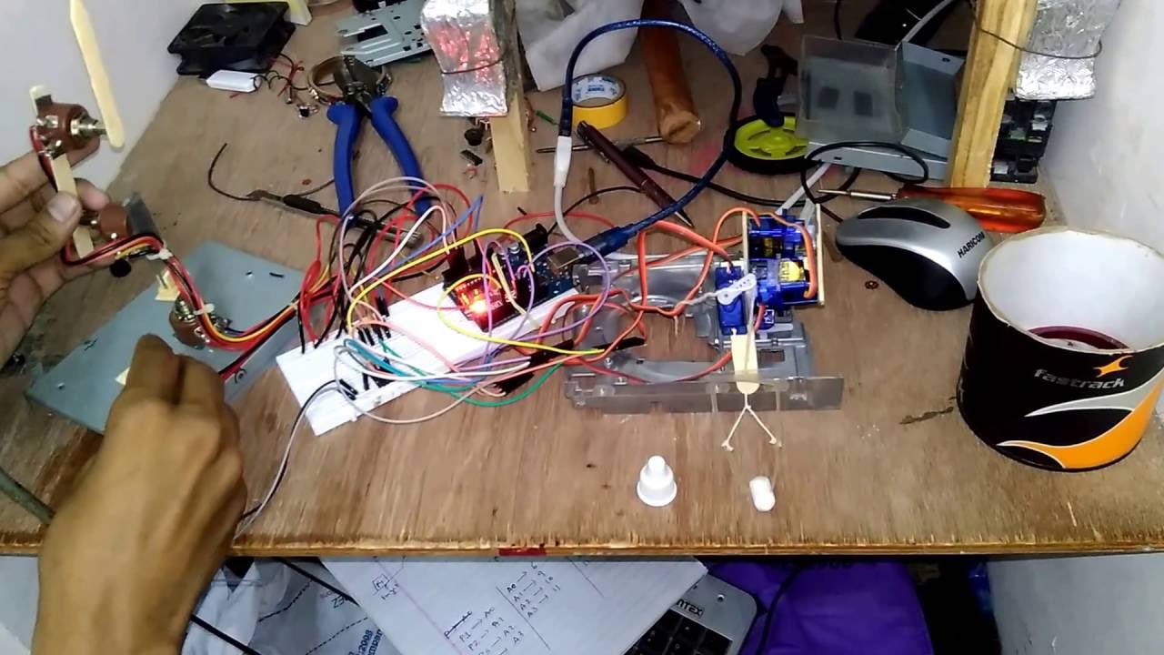 Simple robotic arm in motion - YouTube