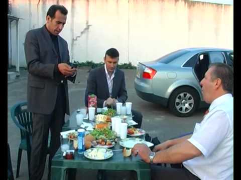İlkuçan ve dostlarının Paris'te  mangal keyfi.wmv