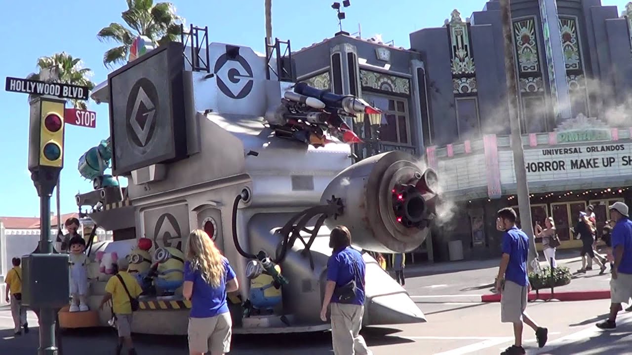 Gru's Vehicle driving through Universal Orlando - Nov 2013 - YouTube