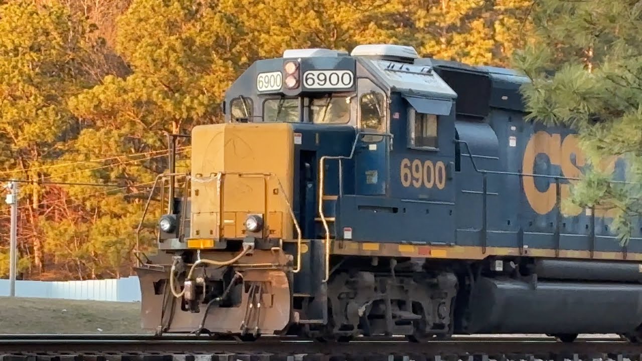 CSX vandalized chassis emblem on CSX 6900 in Fairburn - YouTube