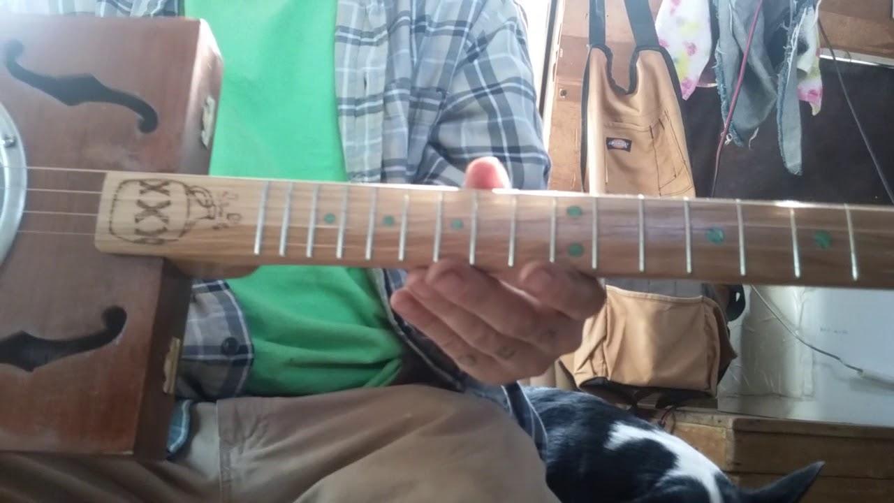 4 string hobo doughbro banjo CBG - YouTube