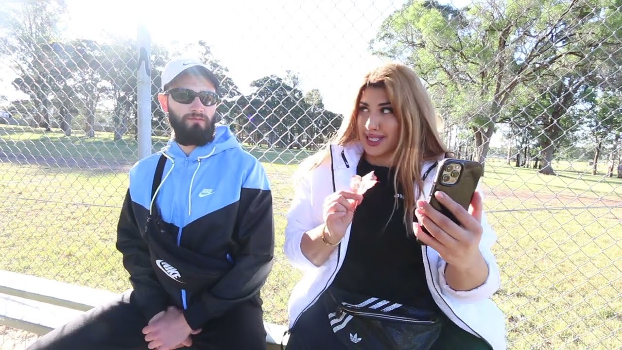 WHEN ARAB GIRLS MEET AN ESHAY - YouTube