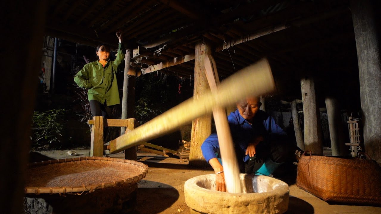 Pound rice overnight to make delicious, rustic cakes - YouTube