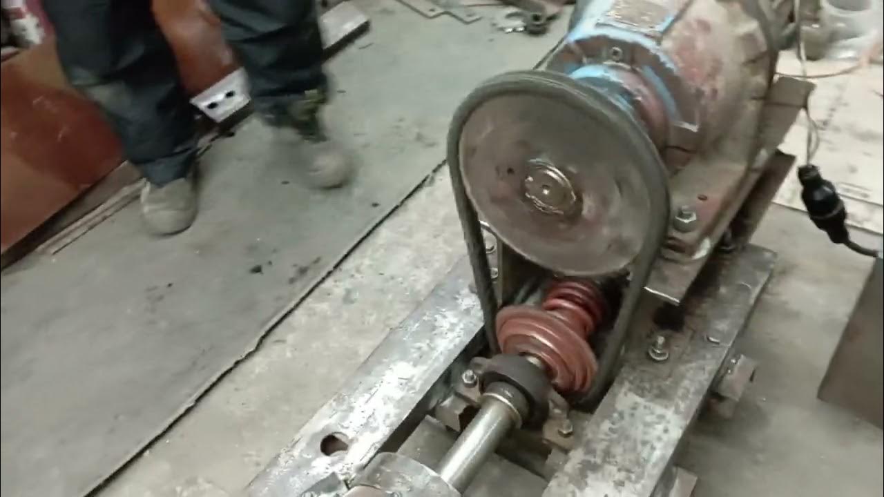 шнековый измельчитель веток первый запуск - YouTube