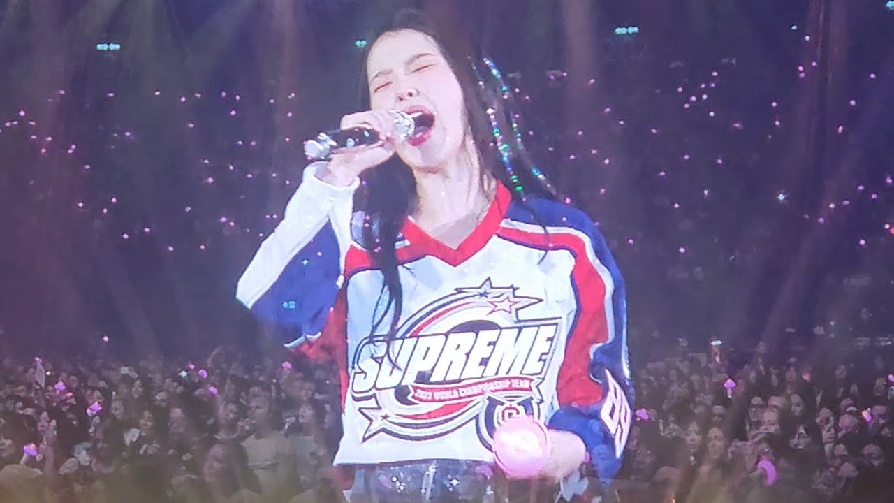 IU - Eight + Coin @ HEREH WORLD TOUR Berlin - YouTube