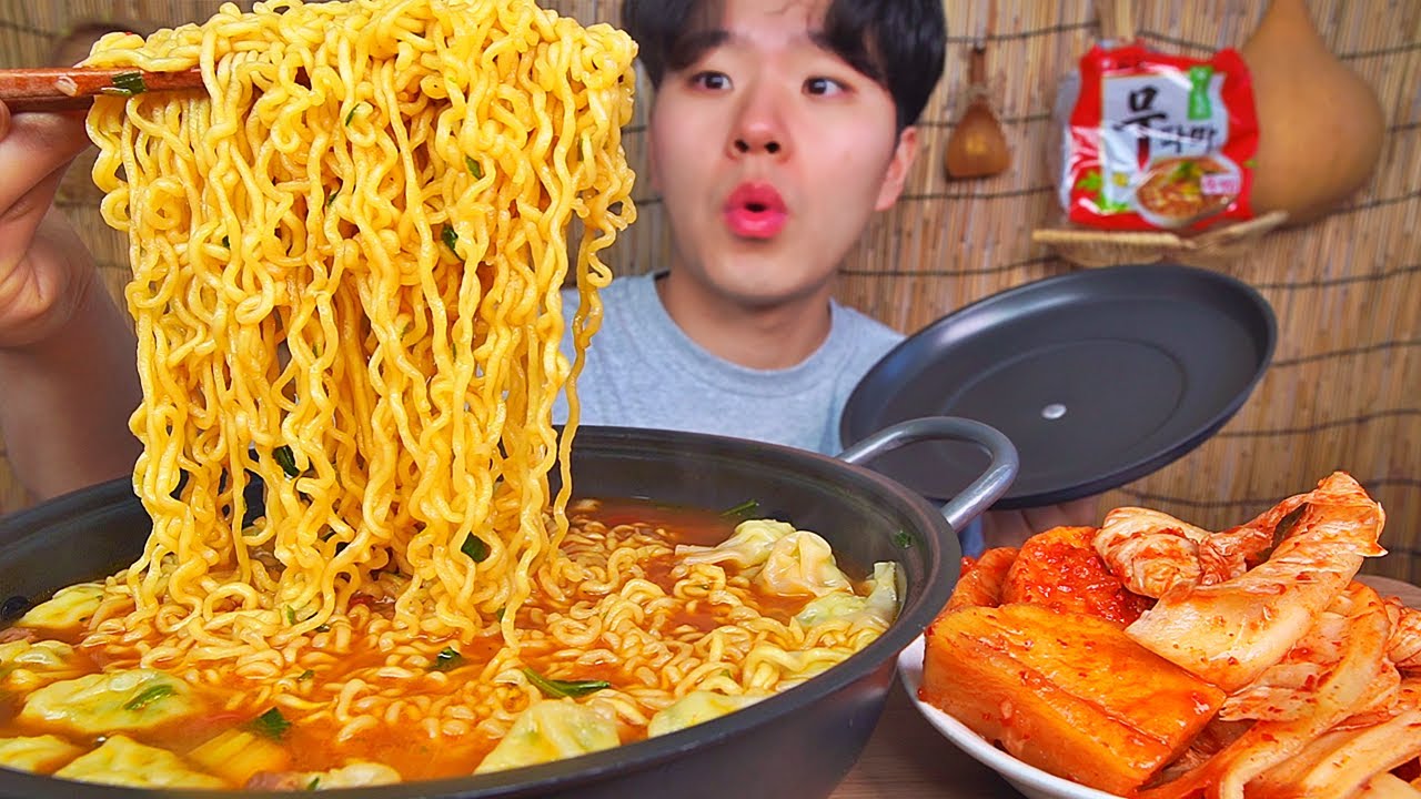 무파마에 만두 넣고 무김치 배추김치! 감칠맛 최고 라밥까지 완벽..! MUPAMA RAMEN KIMCHI KOREAN FOOD ...