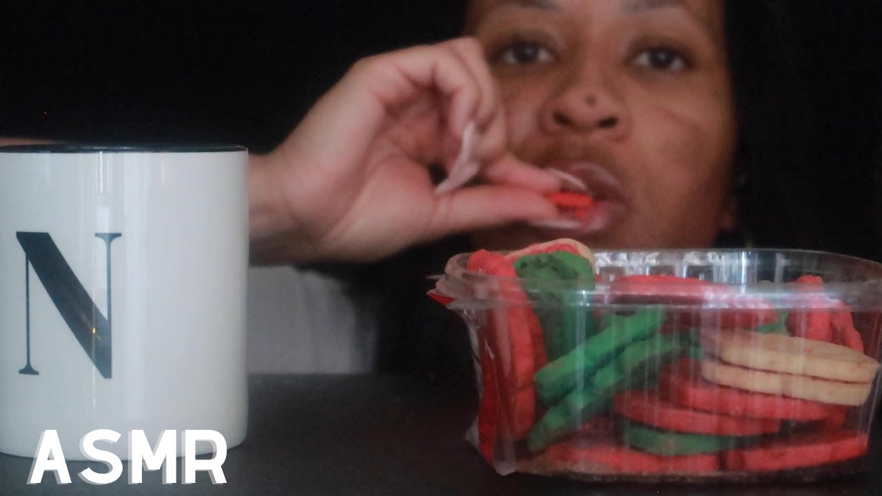 ASMR CHRISTMAS COOKIE EATING SOUNDS (talking) - YouTube