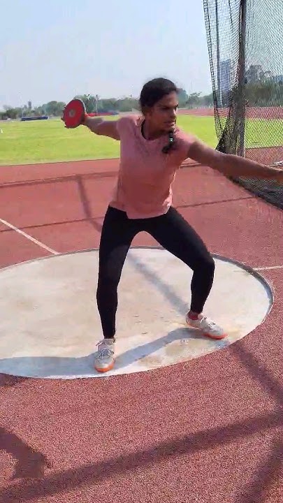 discus practice thrower #throwers #discusthrow - YouTube