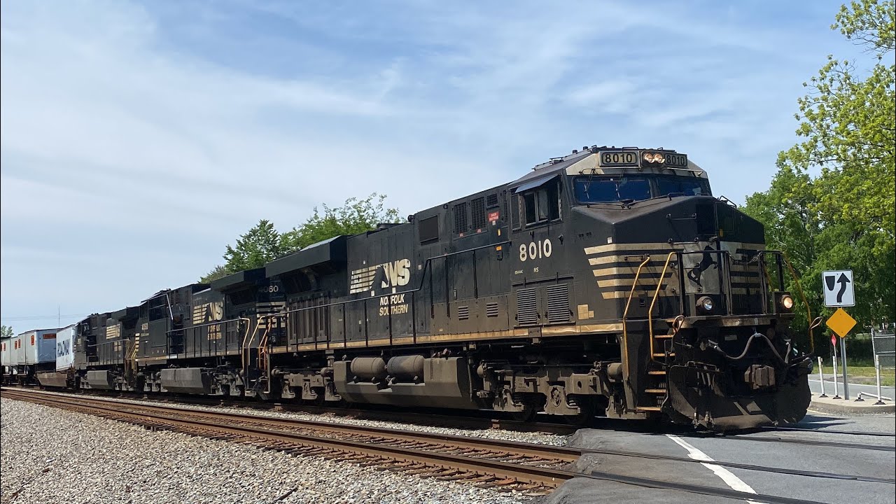 NS 8010 with epic k5h horn leads NS 24X at track speed in Harrisburg! 5 ...