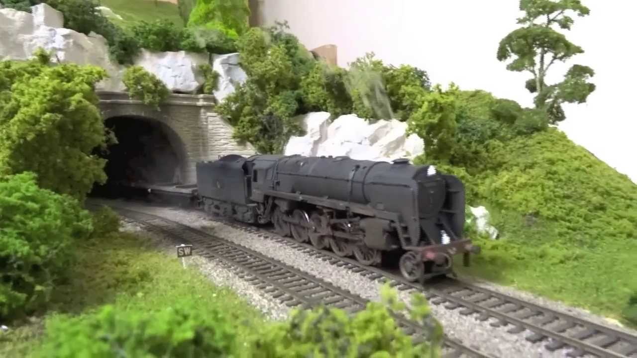 Heavy freight on Hornby Magazine's Topley Dale - YouTube