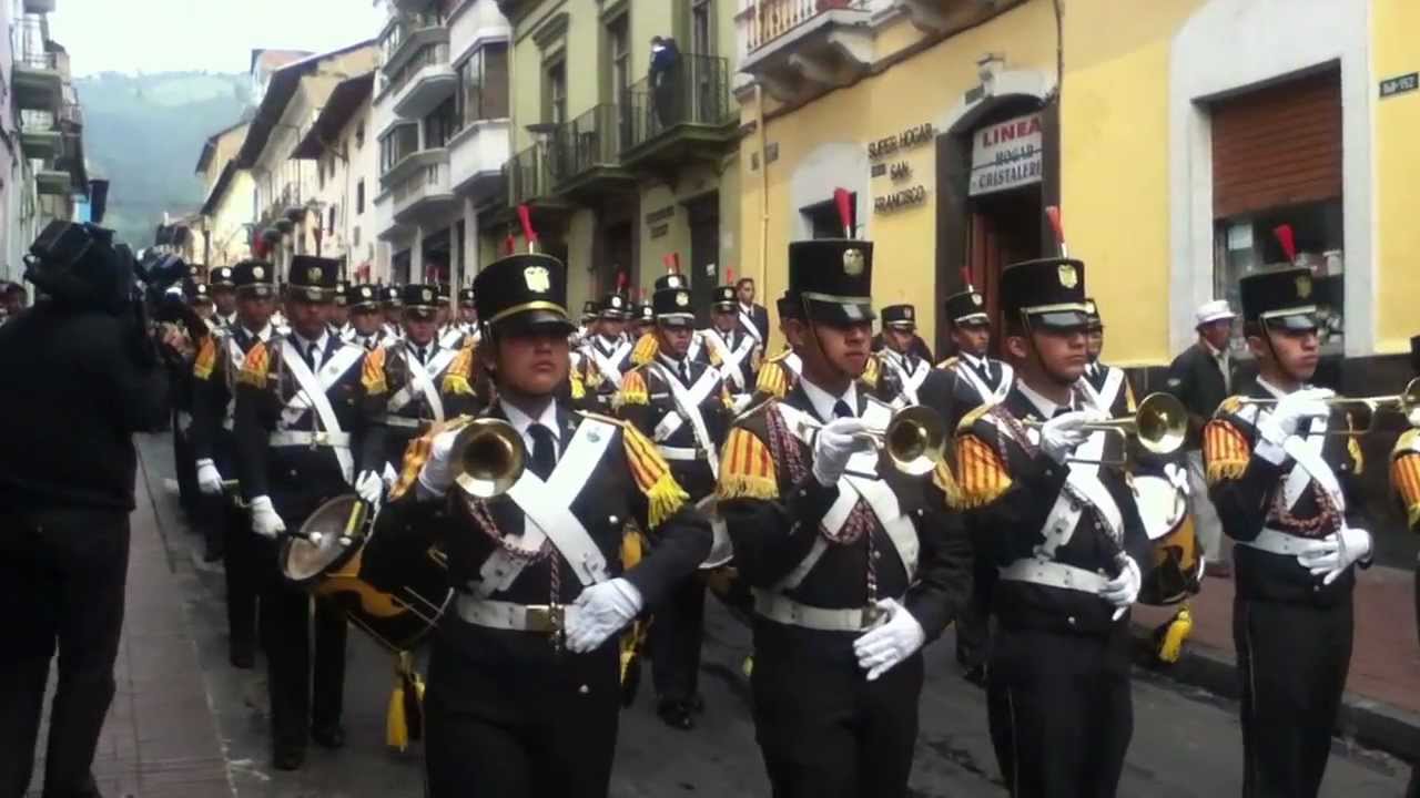 Comil 1 Peloton Comando Desfile Hoguera Barbara Quito 2013 - YouTube
