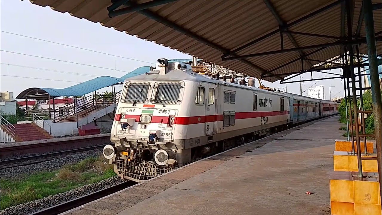 Jan Shatabdi Express High Speed Express Train Video | Terrific HONKING ...