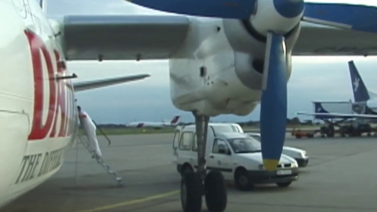 THE SIGHT & THE SOUND 5-1/5 : Flying Dandy AN-24 cockpit documentary ...