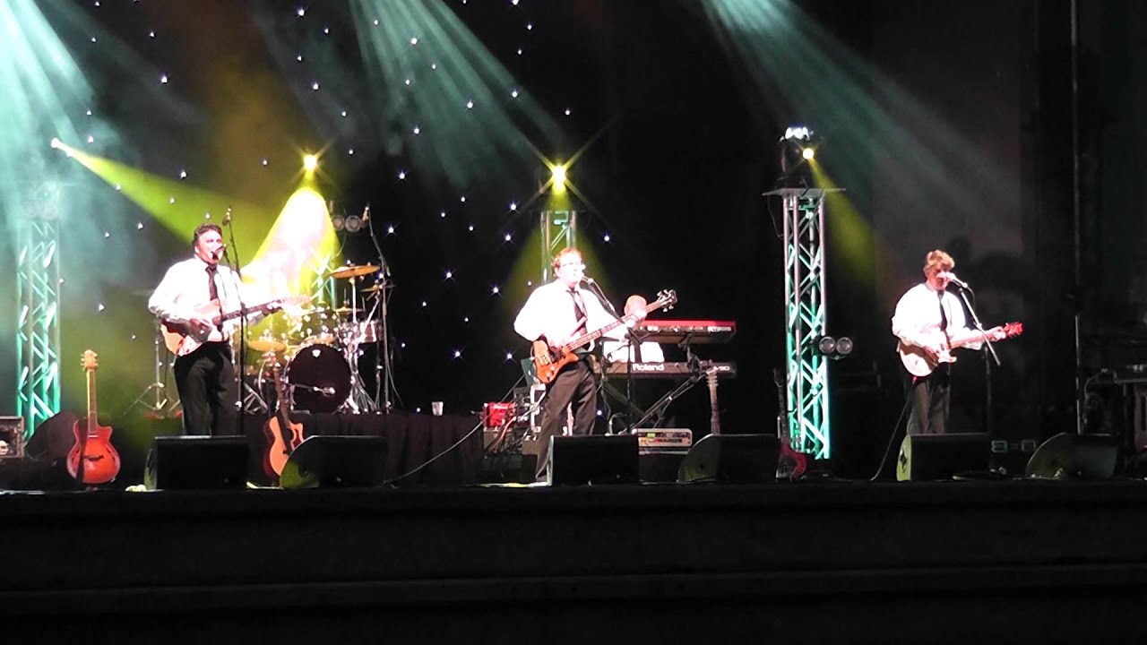 8 The Hollies sing "Listen to Me" - YouTube